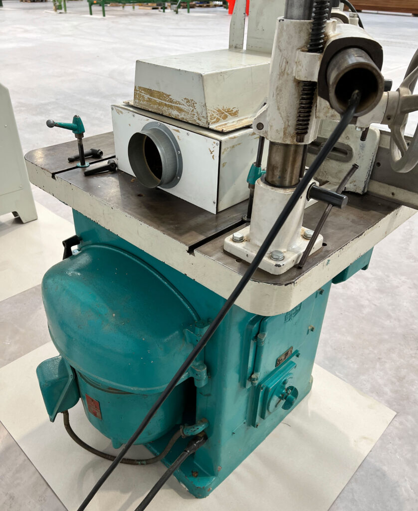 Wadkin EQ Spindle Moulder With Power Feed - Shrops.co.uk